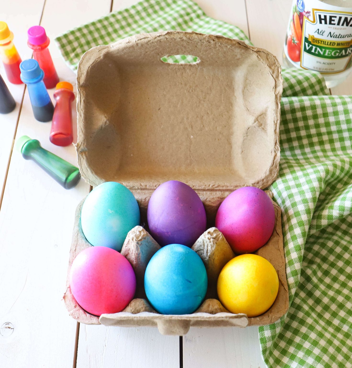 How To Dye Easter Eggs - Marie Saba